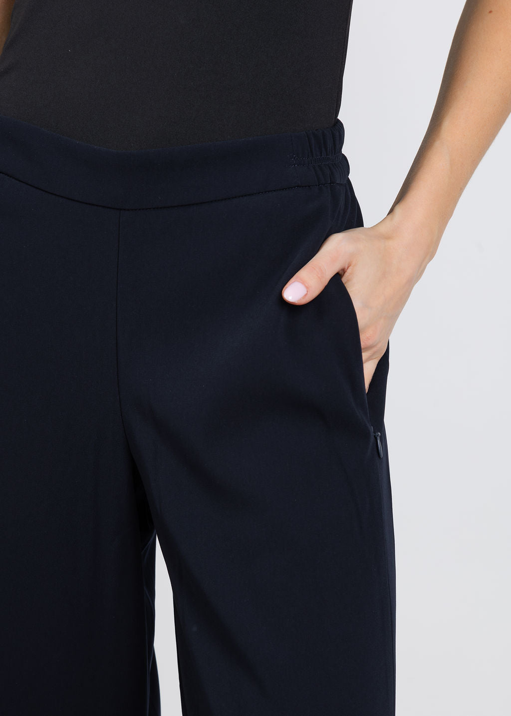 MAC Coralie Crop Floating Crepe Pants - Navy – Barbara Katz